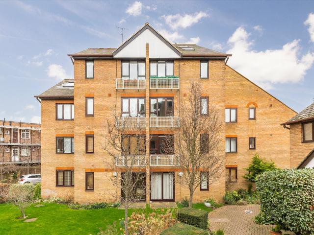 Apartment at Carrara Wharf, Greater London