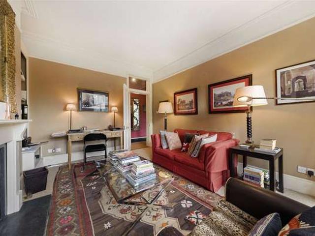 Apartment at Carriage Drive South, Greater London