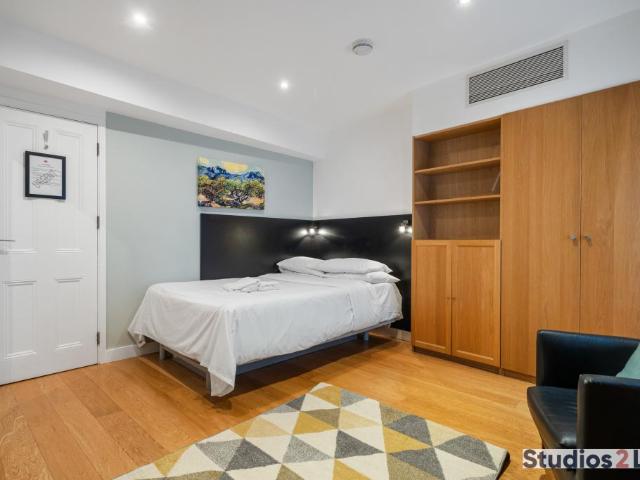 Apartment at Cartwright Gardens, Greater London