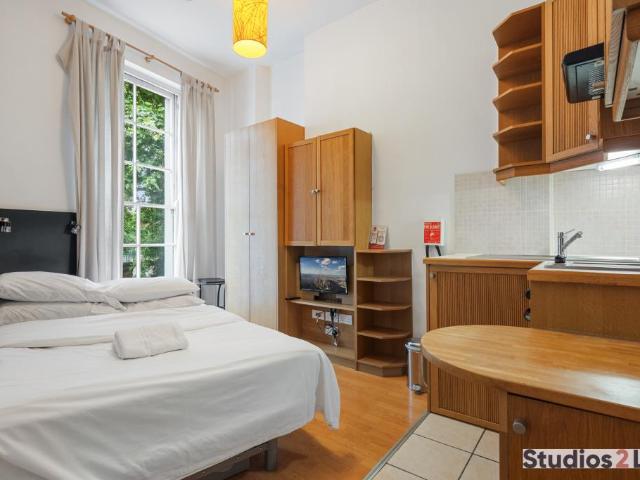 Apartment at Cartwright Gardens, Greater London