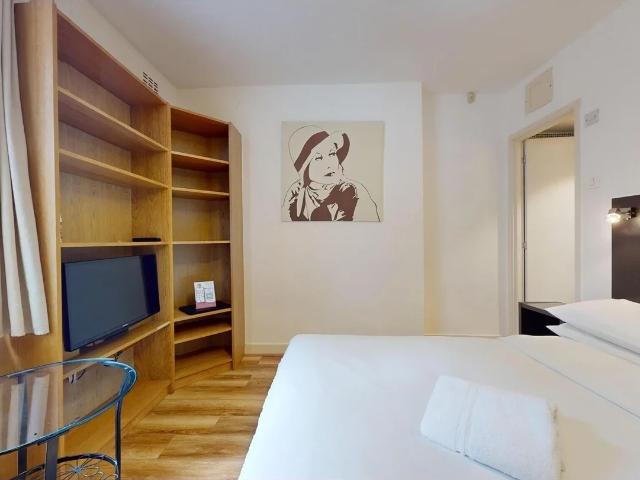 Apartment at Cartwright Gardens, Greater London
