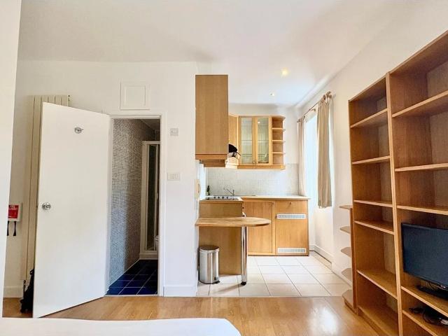 Apartment at Cartwright Gardens, Greater London