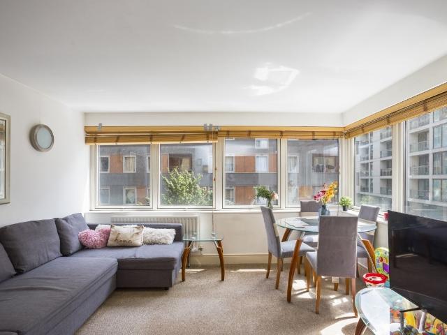 Apartment at Cassilis Road, Greater London