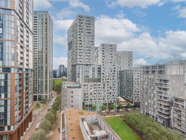 Apartment at Cassilis Road, Greater London