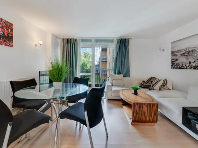 Apartment at Cassilis Road, Greater London