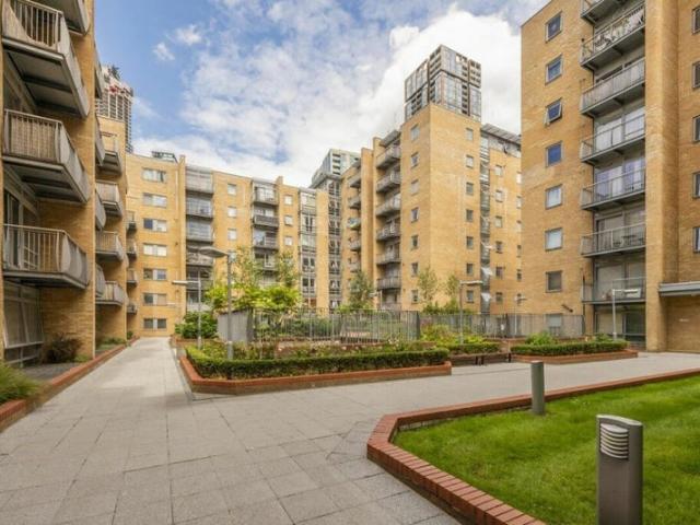 Apartment at Cassilis Road, Greater London