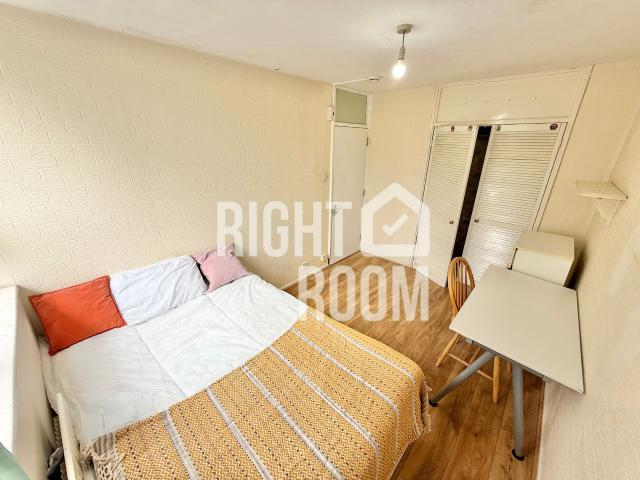 Apartment at Castor Lane, Greater London