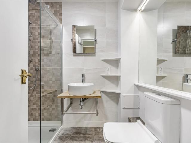 Apartment at Castelnau, Greater London