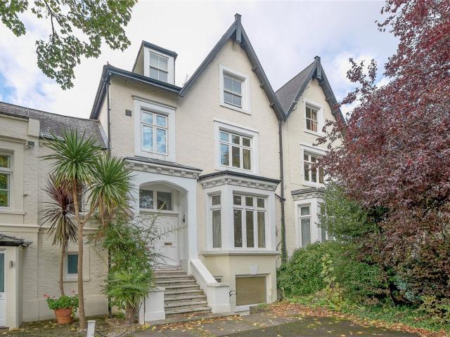 Apartment at Castelnau, Greater London