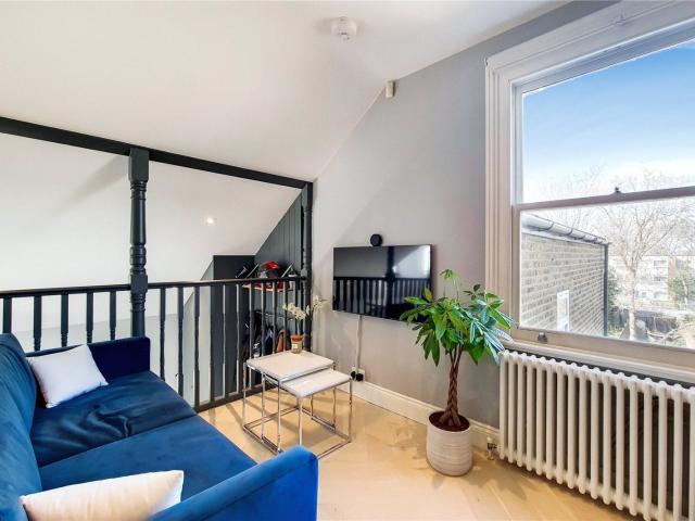 Apartment at Castelnau, Greater London
