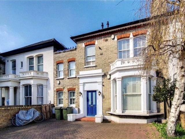 Apartment at Castelnau, Greater London