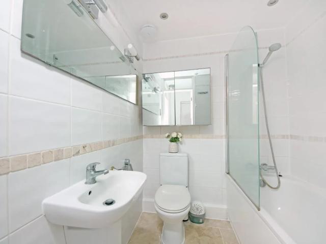 Apartment at Castlebar Mews, Greater London