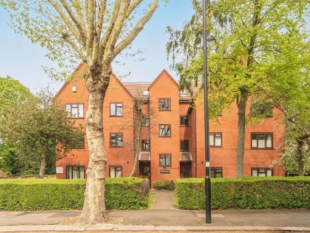 Apartment at Castlebar Park, Greater London