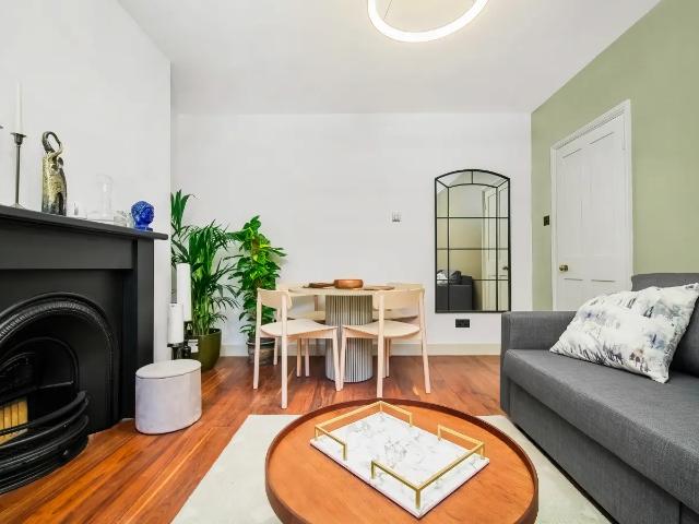 Apartment at Castlereagh Street, City of Westminster