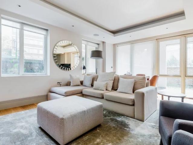 Apartment at Cecil Grove, Greater London