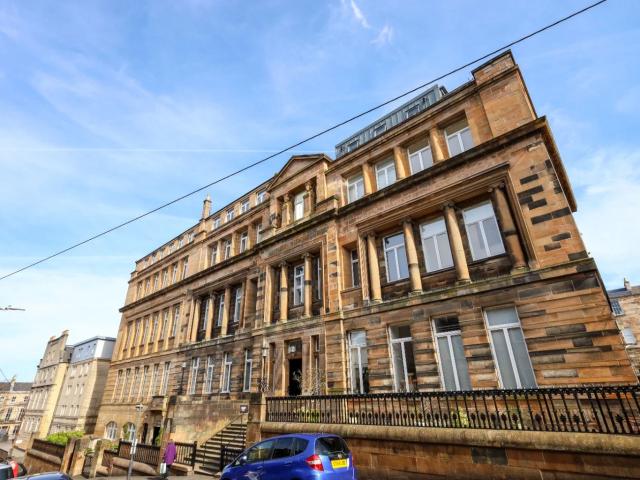 Apartment at Cecil Street, Glasgow