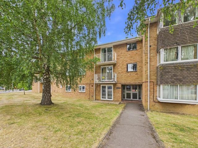 Apartment at Cedar Drive, Sunningdale