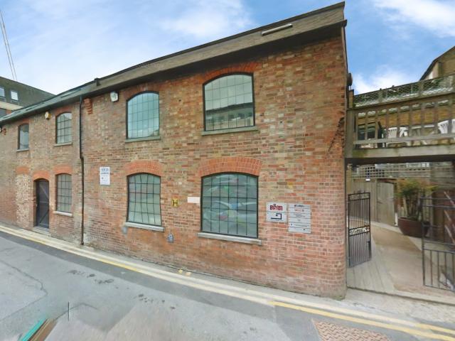 apartment at Cedar House, The Parade, High Street, Watford, WD17,England