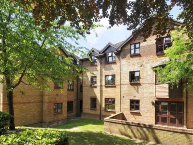 Apartment at Cedar Road, Greater London