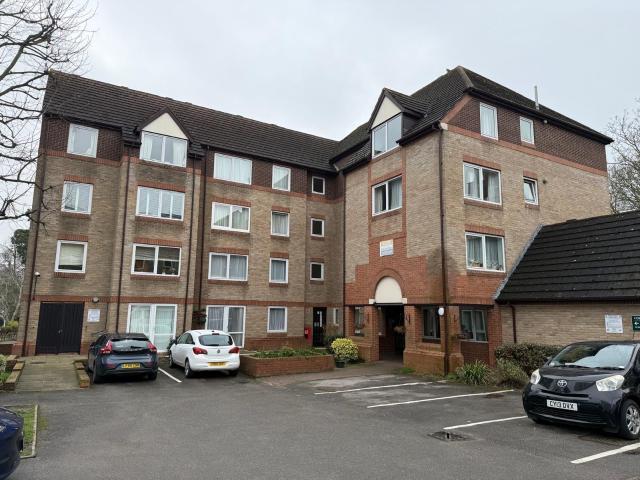 Apartment at Cedar Road, Greater London
