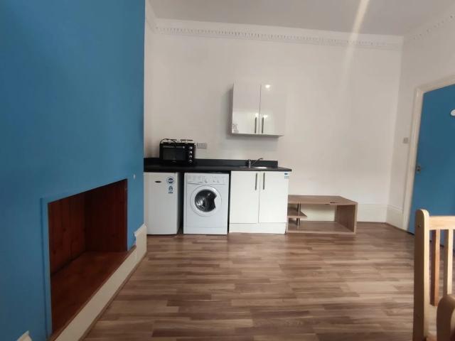 Apartment at Cedar Road, Greater London