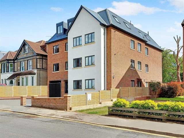 Apartment at Cedar Road, Greater London