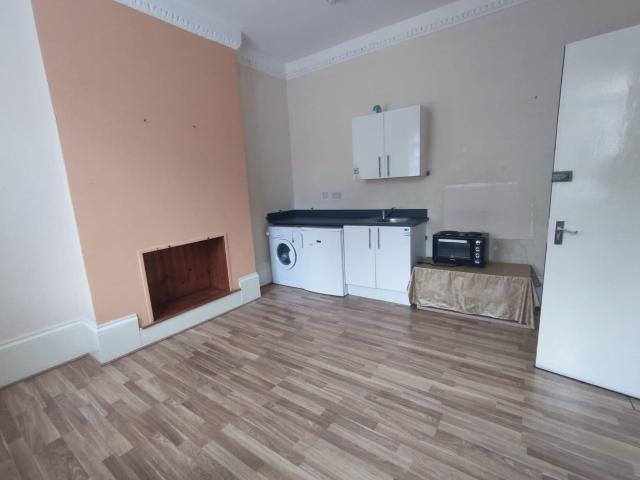 Apartment at Cedar Road, Greater London