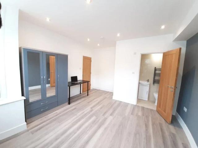 Apartment at Cedar Road, Greater London
