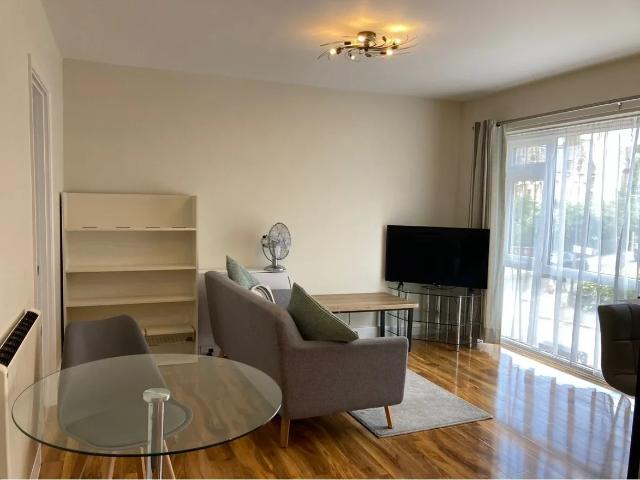 Apartment at Cedar Road, Greater London