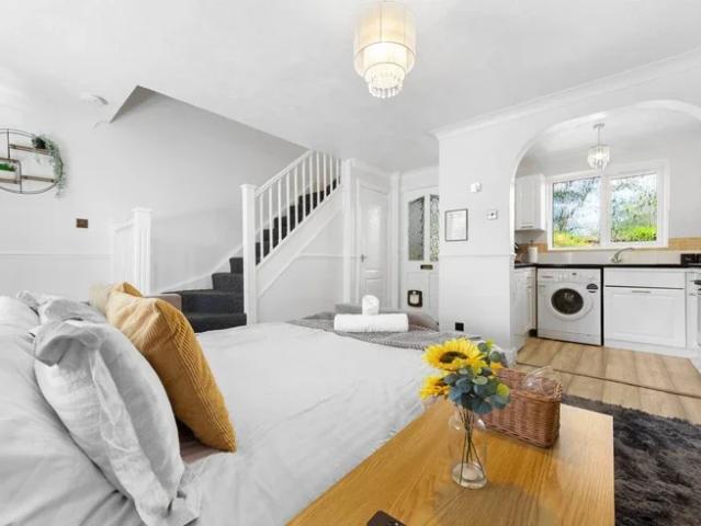 Apartment at Cedar Wood Drive, Watford