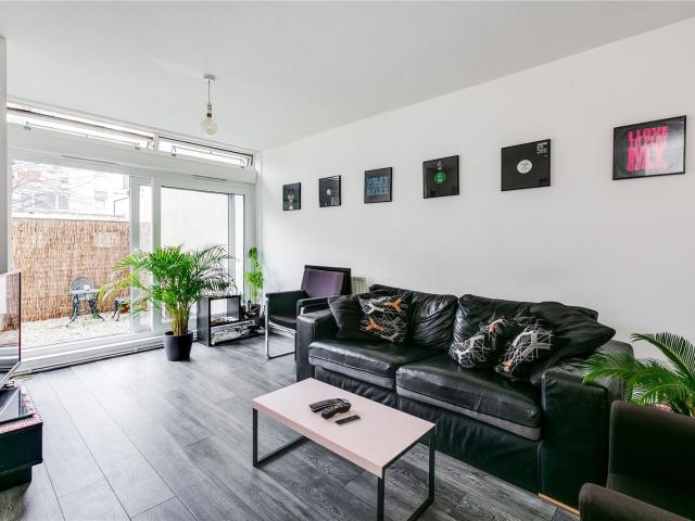 Apartment at Cedars Mews, Greater London