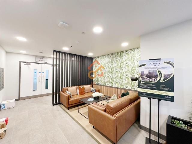 Apartment at Cedrus Avenue, Greater London