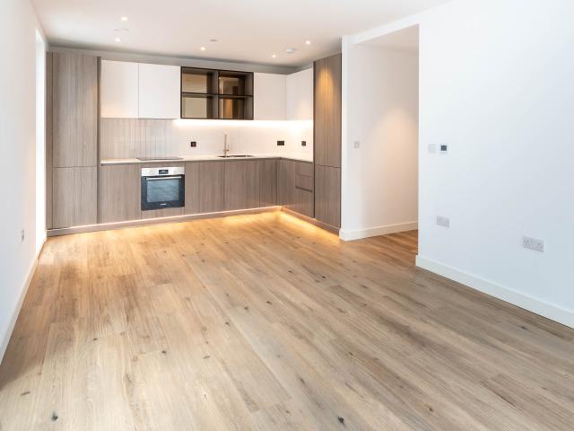 Apartment at Cedrus Avenue, Greater London
