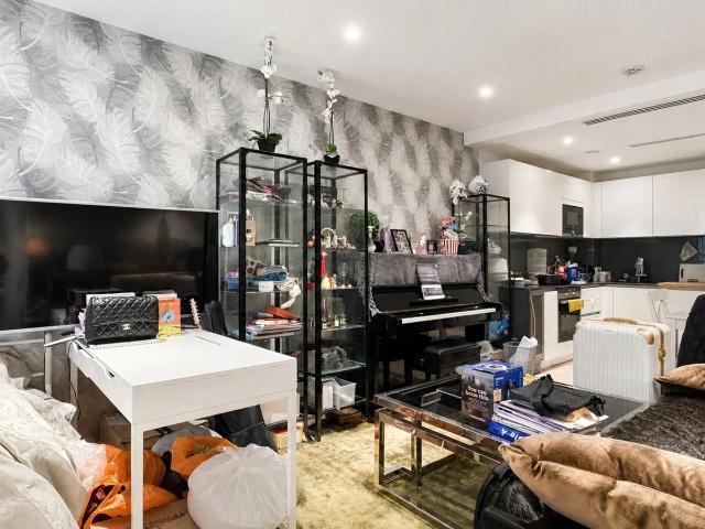 Apartment at Central Avenue, Greater London