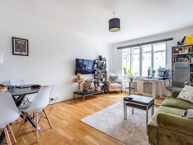 Apartment at Cerney Mews, City of Westminster