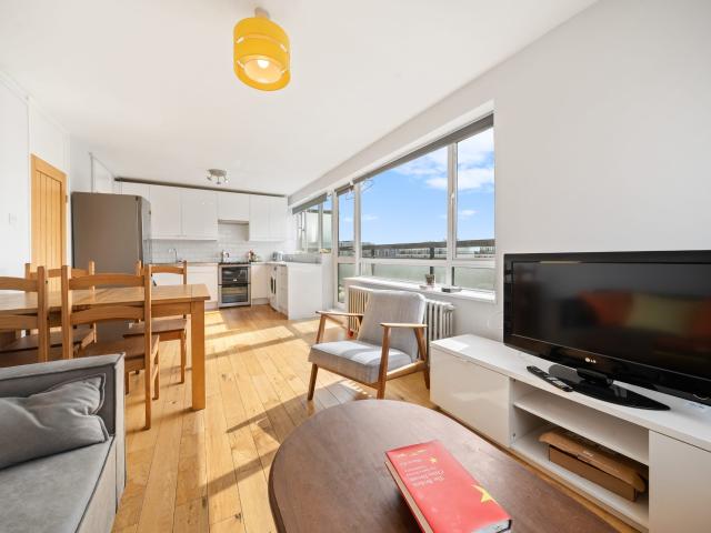 Apartment at Churchill Gardens Road, City of Westminster