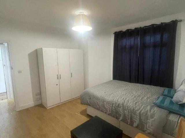 Apartment at Churchmead Road, Greater London