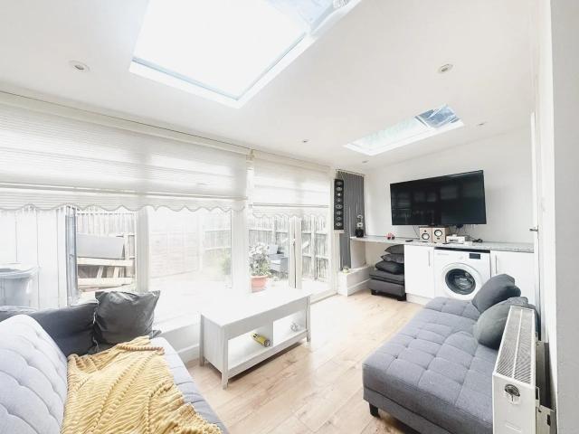 Apartment at Chalford Walk, Greater London