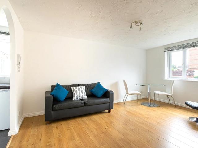 Apartment at Chandlers Drive, Greater London