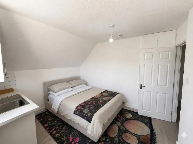Room at Chandos Crescent, Greater London
