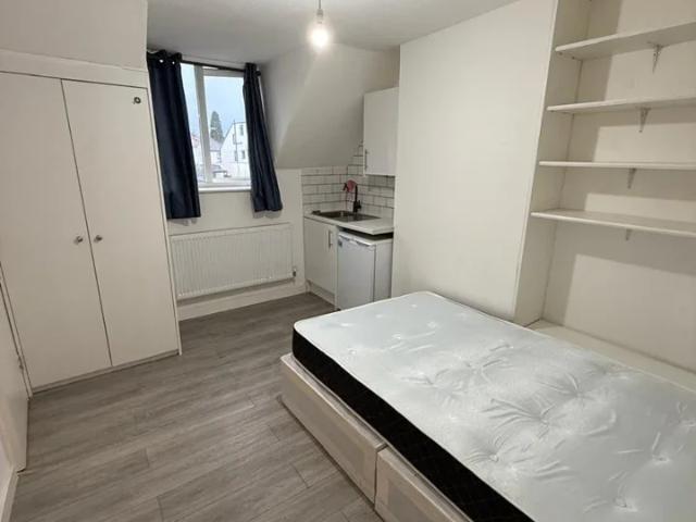 Apartment at Chandos Crescent, Greater London