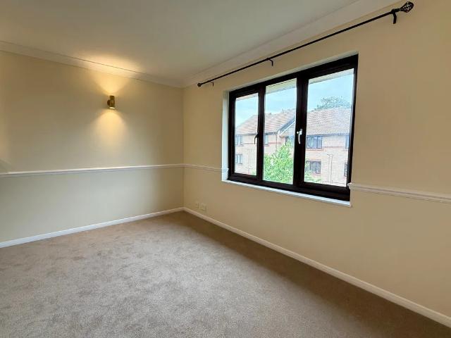 Apartment at Chasewood Avenue, Greater London