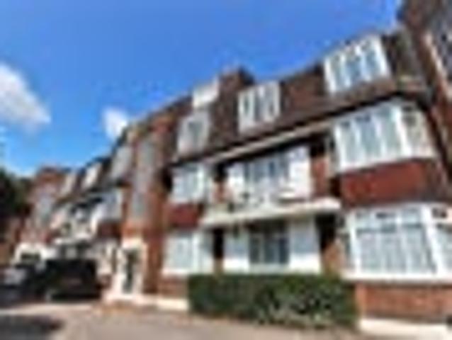 Apartment at Chase Side, Greater London