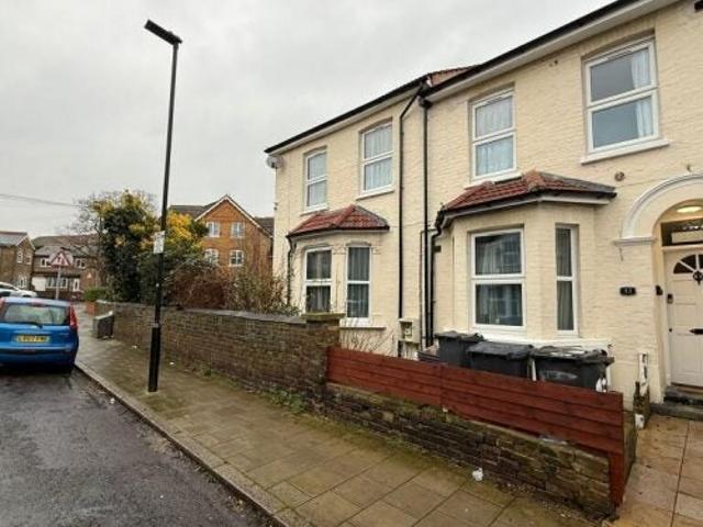 Apartment at Chapel Road, Greater London
