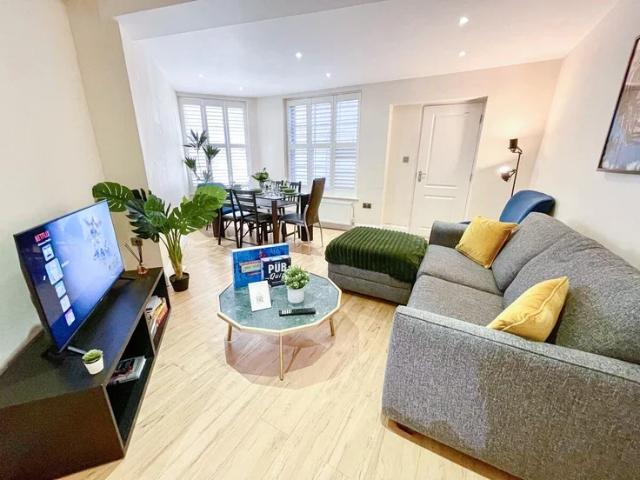 Apartment at Charlwood Street, City of Westminster