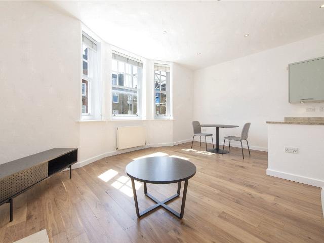Apartment at Charlbert Street, City of Westminster