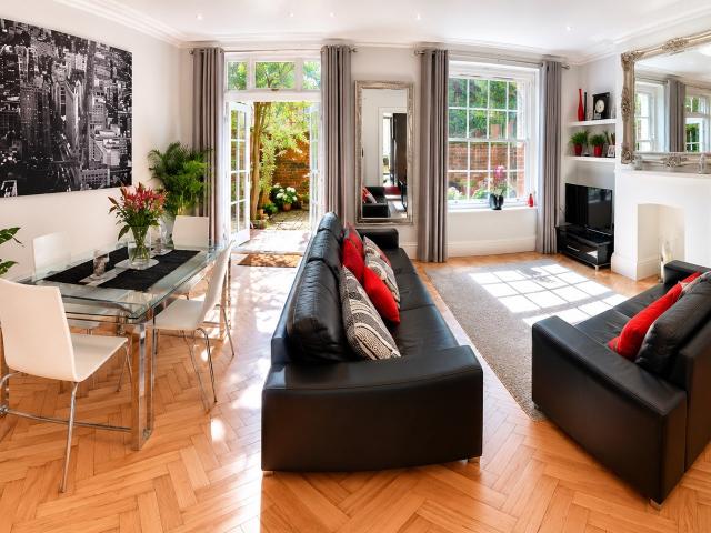 Apartment at Charlbert Street, City of Westminster