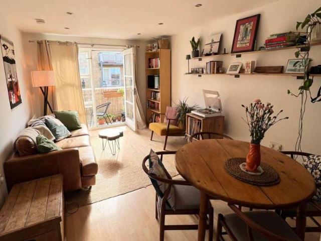 Apartment at Charles Coveney Road, Greater London