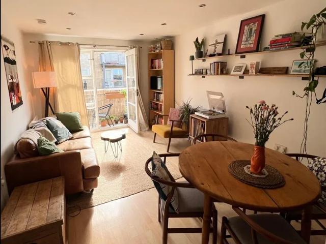 Apartment at Charles Coveney Road, Greater London