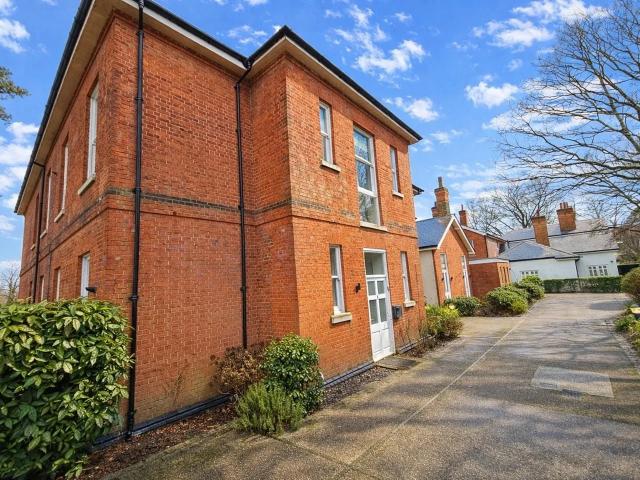 Apartment at Kinsale Close, Greater London